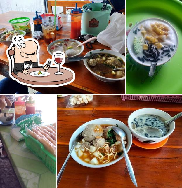 Bakso Gepeng Dan Es Dawet Ireng "NARUTO" restaurant, Semarang ...