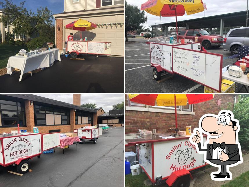 Smilin' Clyde's Hot Dogs, Oak Lawn - Restaurant menu, prices and reviews