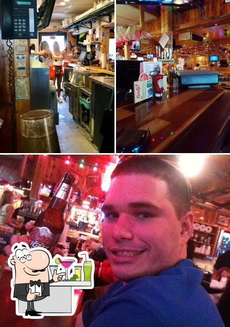 Hooters, 1600 Estero Blvd in Fort Myers Beach - Restaurant menu and reviews