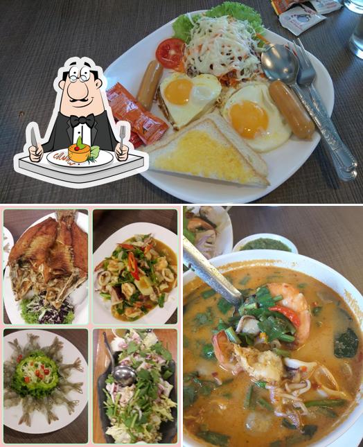 สโมสรเพชรเกล็ดแก้ว (Seaman club), Bang Sare - Restaurant reviews