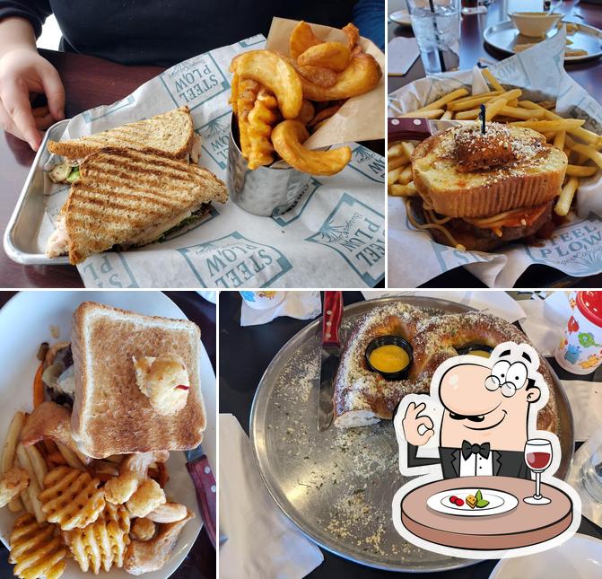 Steel Plow Burger Company in Davenport - Restaurant menu and reviews