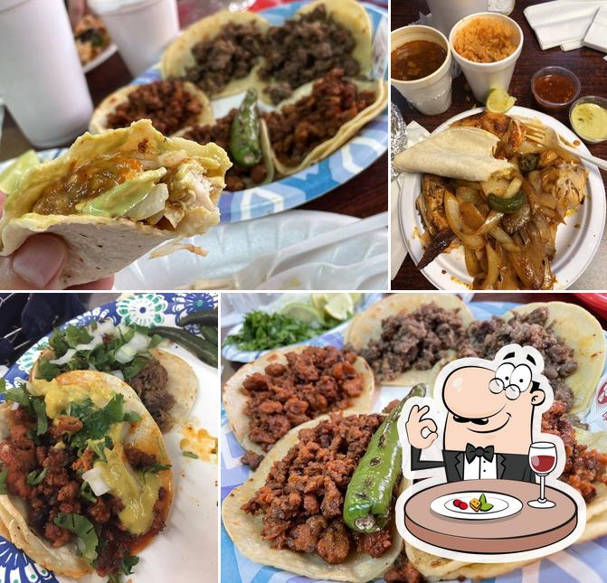 Pollos La Pullita in Arlington - Restaurant menu and reviews