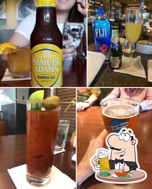 Esquire Grill, 7330 Earhart Dr in Sacramento - Restaurant menu and reviews