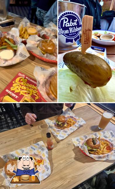 Varsity Innaloo, Woodlands - Restaurant menu, prices and reviews
