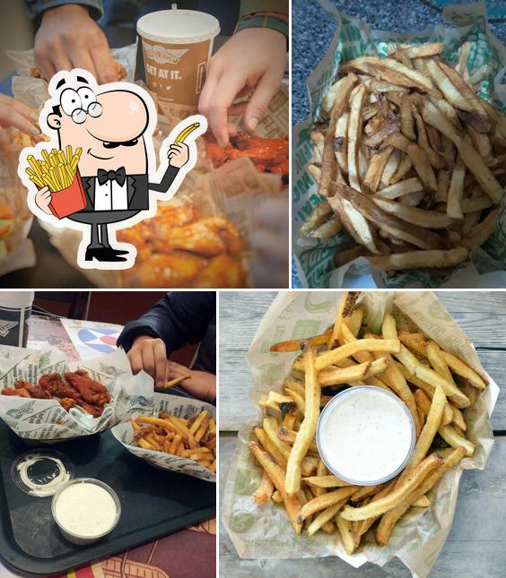 WingStop, 3900B S Harlem Ave in Lyons - Restaurant menu and reviews