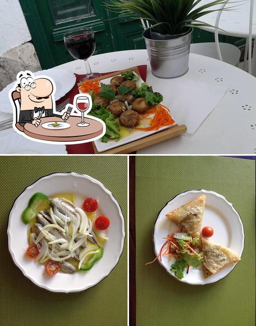 Tasca Praça Antiga pub & bar, Vila Real de Santo António - Restaurant ...