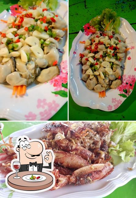 ร้านอาหารเจ๊ติ๋มเขากะโหลก (CHE TIM KHAO KALOK RESTAURANT), Pran Buri ...