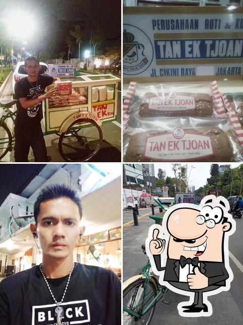 Gerobak Roti Tan Ek Tjoan (roti legendaris Jakarta), Central Jakarta ...
