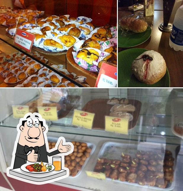 dé-dé Kedai Kue cafe, Makassar - Restaurant reviews