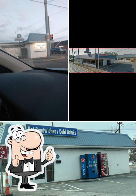 Blue Circle Market - Poor Trav's Deli, 101 Broad St in Elizabethton ...