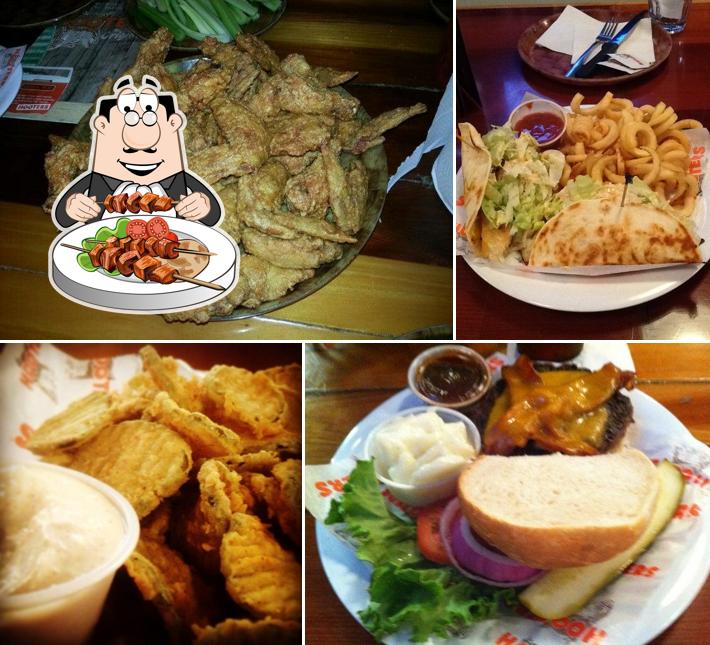 Hooters, 211 W 56th St in New York City - Restaurant menu and reviews
