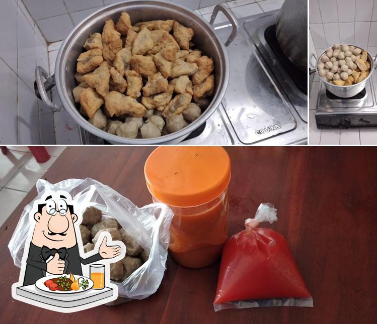 Restaurante Es Gosrok Jadul Legendaris Maknyusss & Es Teh Jumbo ...