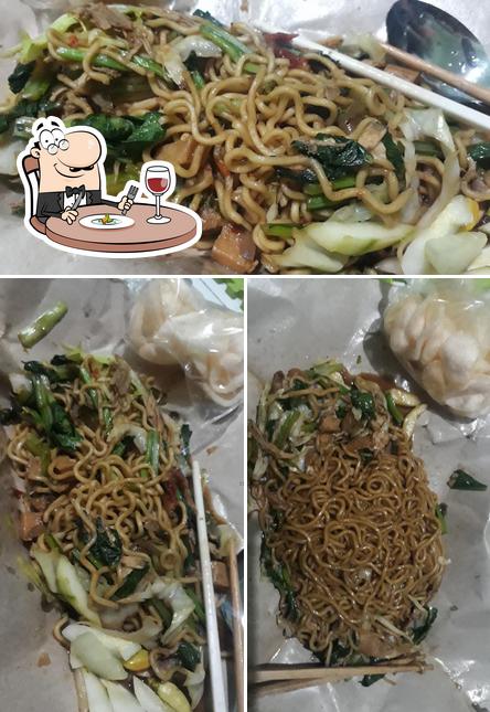 Nasi Goreng Pak Ali restaurant, Surabaya, Jl. Menur Pumpungan No.20 ...