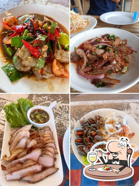 ล้านตำตามสไตล์..By เจ๊ฝน ประตูน้ำท่ากระทุ่ม restaurant, Tha Maka ...