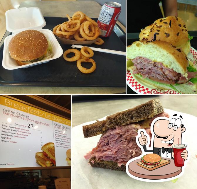 Druxy's ROM Café, 100 Queens Park in Toronto - Restaurant reviews