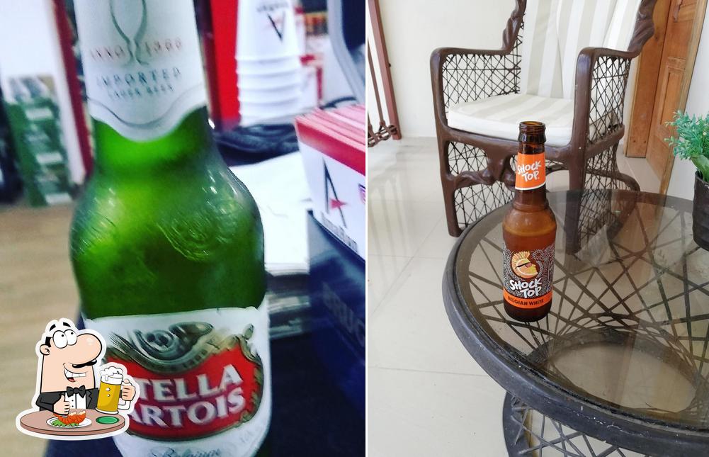 Pub y bar Amaron Liquor Store, Cotui, C. 4 - Opiniones del restaurante