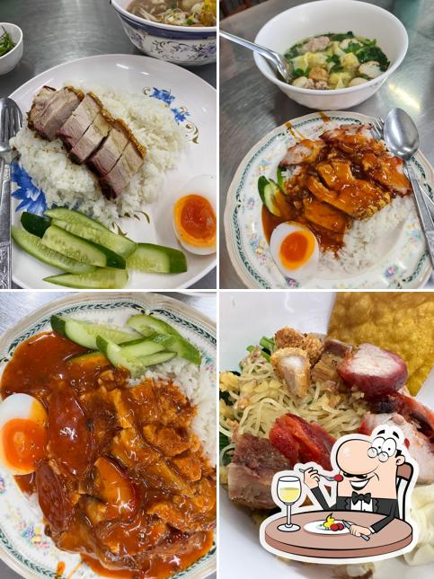 Thanee Khao Moo Daeng Roasted & Bbq Pork Rice, Bangkok - Restaurant reviews