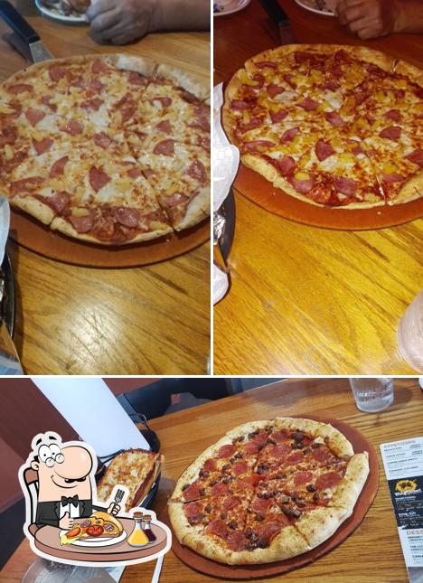 Pizza Hut, 2106 Santa Ursula Ave in Laredo - Restaurant menu and reviews