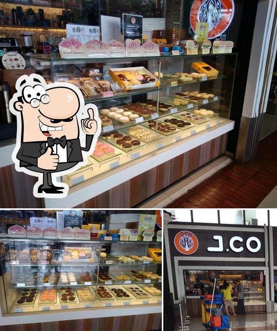 JCO Donuts Terminal 1C, Tangerang - Restaurant reviews