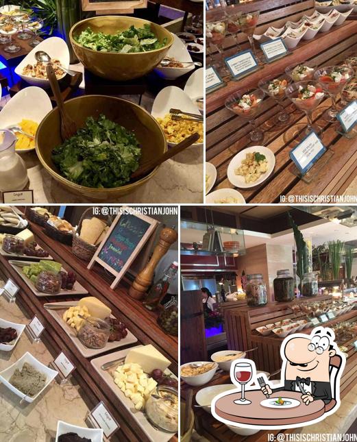Escolta at The Peninsula Manila restaurant, Makati, 1226 Makati Ave ...