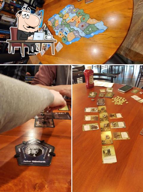 Round Table Board Gamerie, Lethbridge - Restaurant menu, prices and reviews