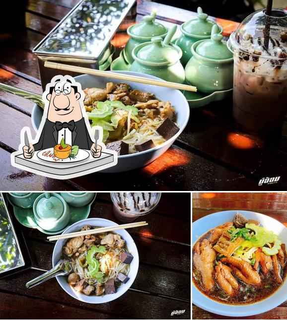 ก๋วยเตี๋ยวไก่ It is a boy cafe', Ban It