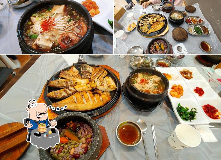 동명항생선숯불구이 Dongmyeonghang Saengseon Sutbulgui restaurant, Sokcho-si ...