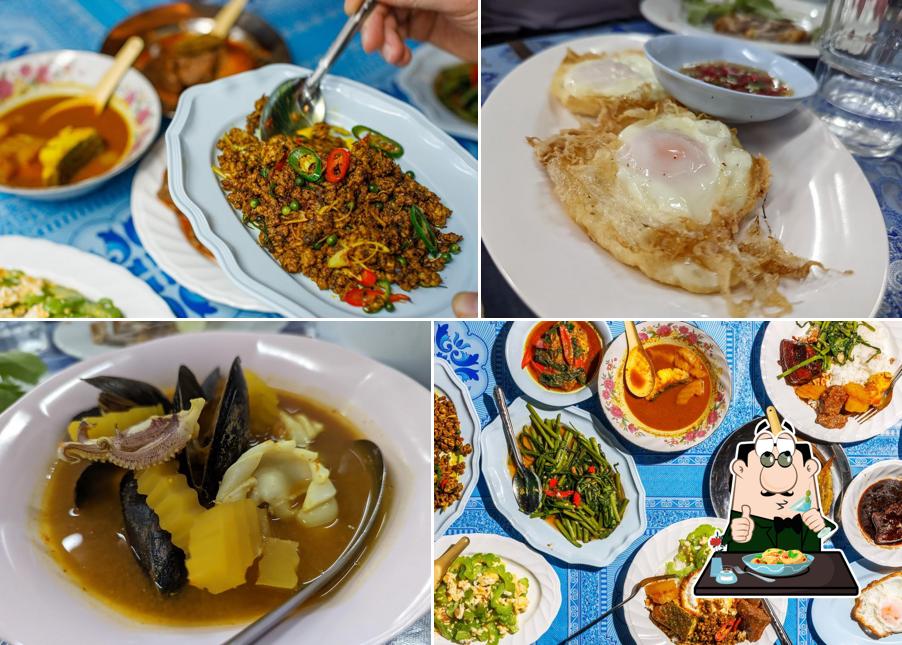 Plaza Khao Gaeng Tottenham Court Road, London - Restaurant menu, prices ...