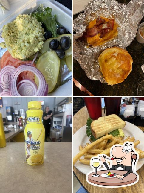 Benji's Deli, 4156 N Oakland Ave in Milwaukee - Restaurant menu and reviews
