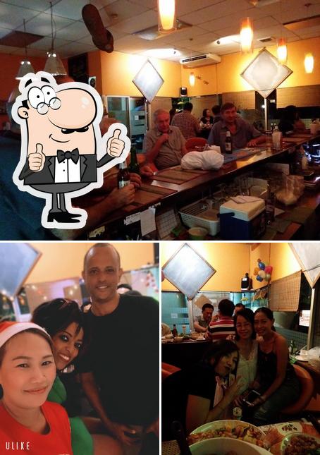Friends Bar, Bangkok - Restaurant reviews