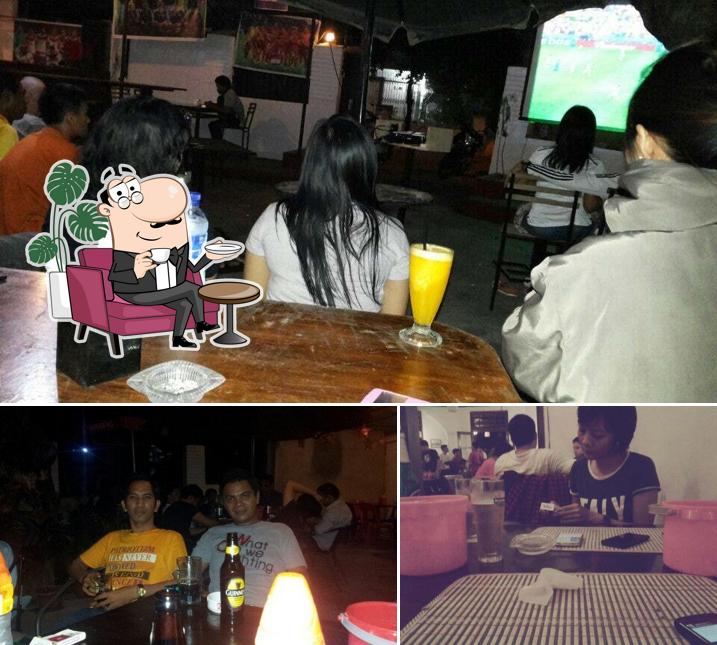 Top 10 pubs & bars in Makassar, may 2025 - Restaurant Guru