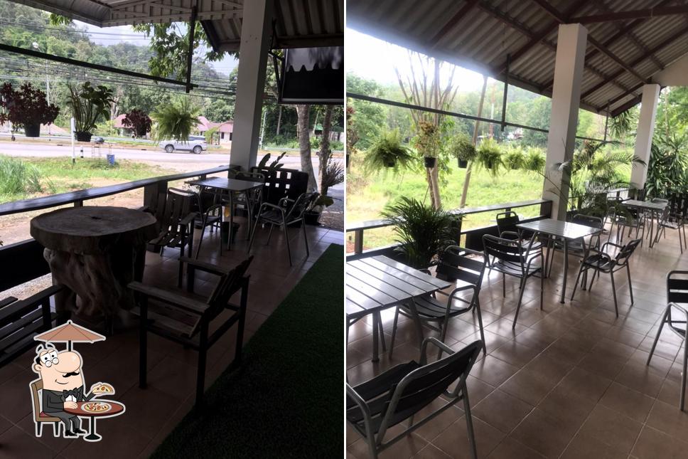 ลุงแปดกะเพราจัดจ้าน สาขาต้นตำหรับ ลุงแปดผัดเอง restaurant, Pa Miang ...