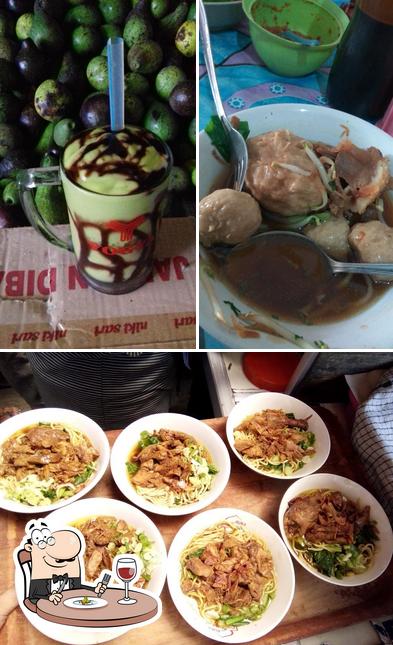 warung bakso dan mie ayam Bu Sum restaurant, Karangpucung - Restaurant ...