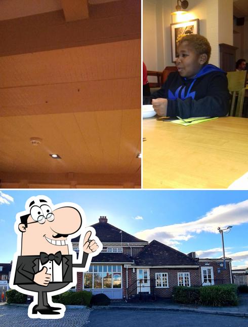 Jolly Badger Edgware, 128 Hale Ln in Edgware - Restaurant menu and reviews