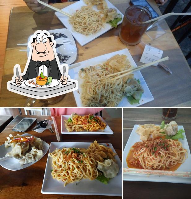 De Nala Food Court cafeteria, Jombang - Restaurant reviews