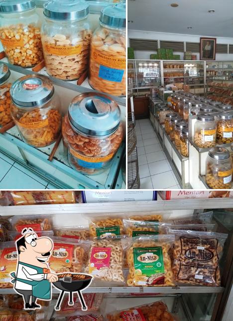 Toko Roti Go, Purwokerto - Restaurant reviews