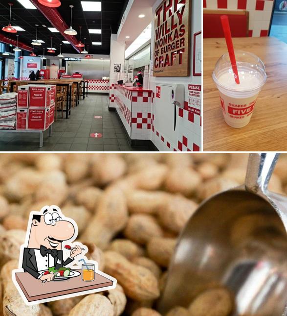 Five Guys, Utrecht, Brusselplein 89-91 - Restaurant menu and reviews