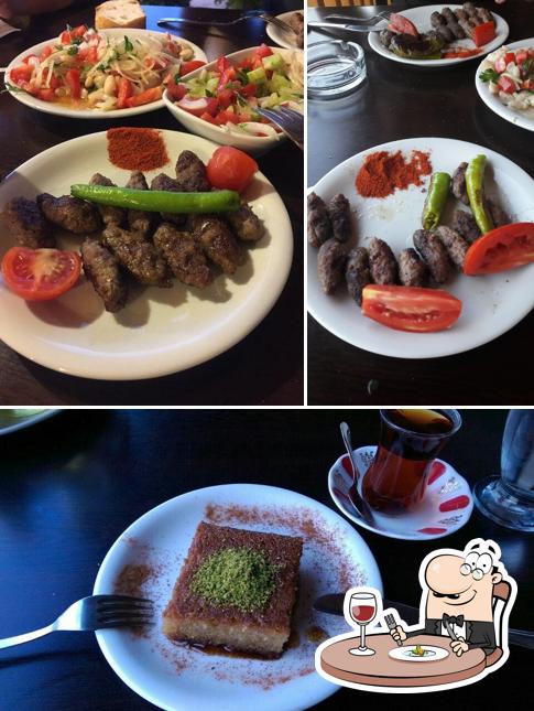 Köfteci Veli, Karamürsel, Amiral Cd. No:373 - Restaurant reviews