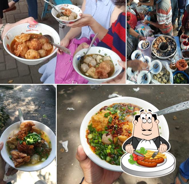 Bakso Pak War restaurant, Surabaya, Jl. Manyar Kertoarjo III ...