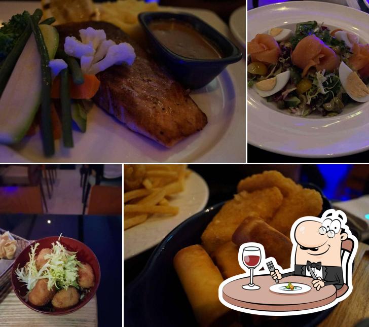 Blue Bar, Dubai, Novotel World Trade Centre، Happiness Street - Carta ...