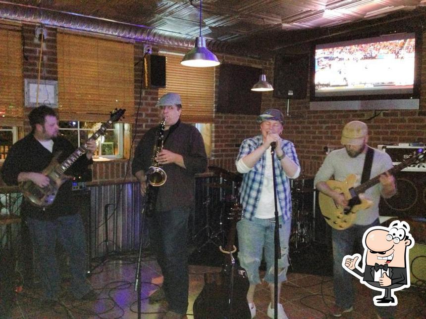 Tin Roof Tavern in Urbana - Restaurant menu and reviews