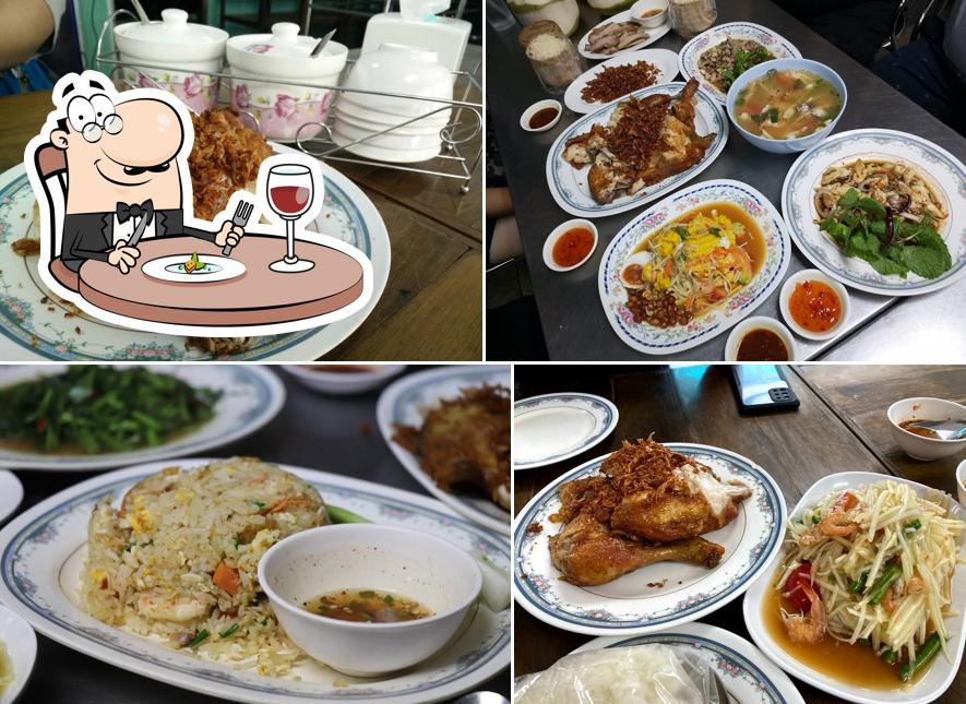 Polo Fried Chicken (Soi Polo), Bangkok - Restaurant menu, prices and ...