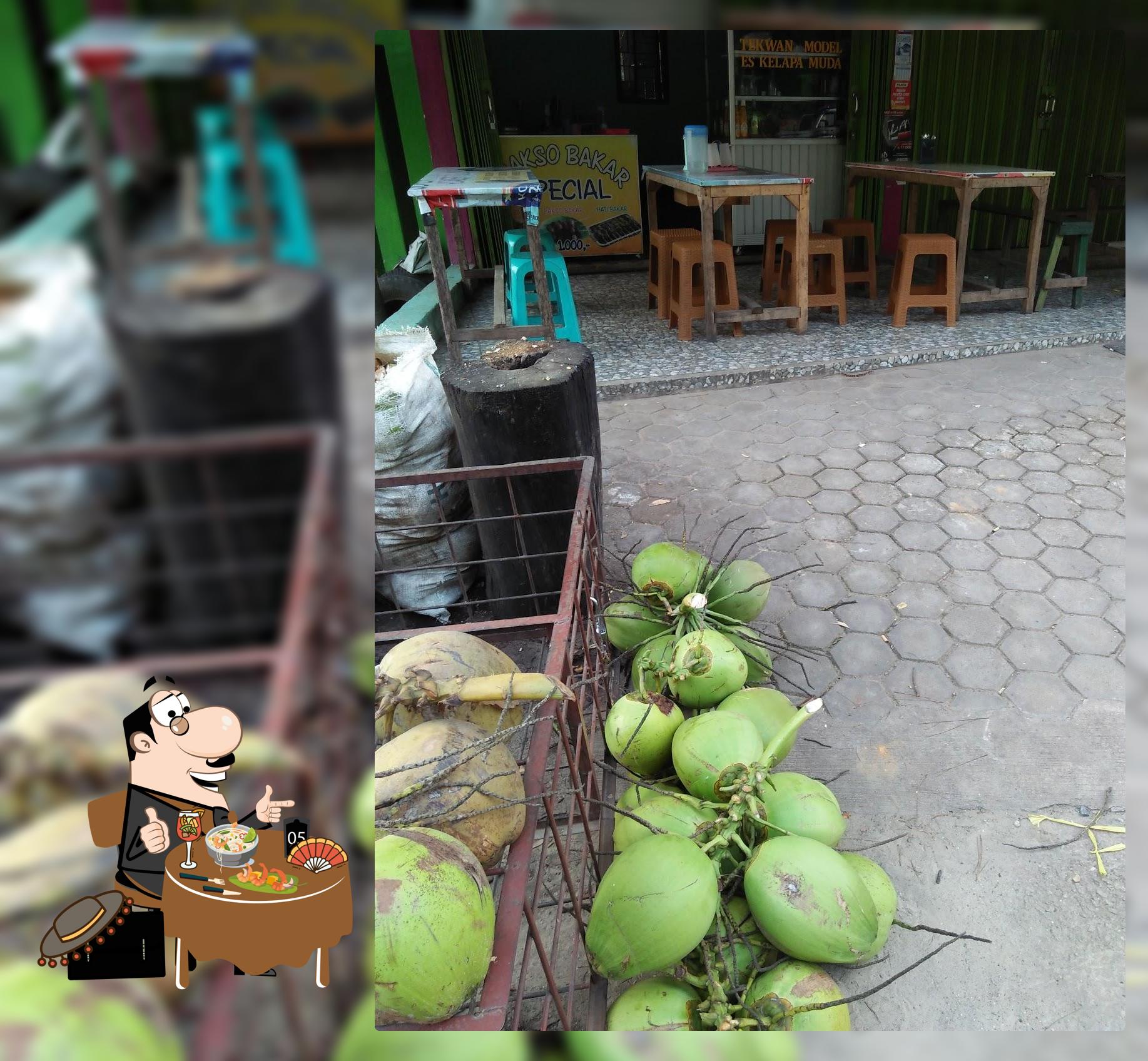 es kelapa muda hutan pinus, Jambi - Menú del restaurante, precios y reseñas