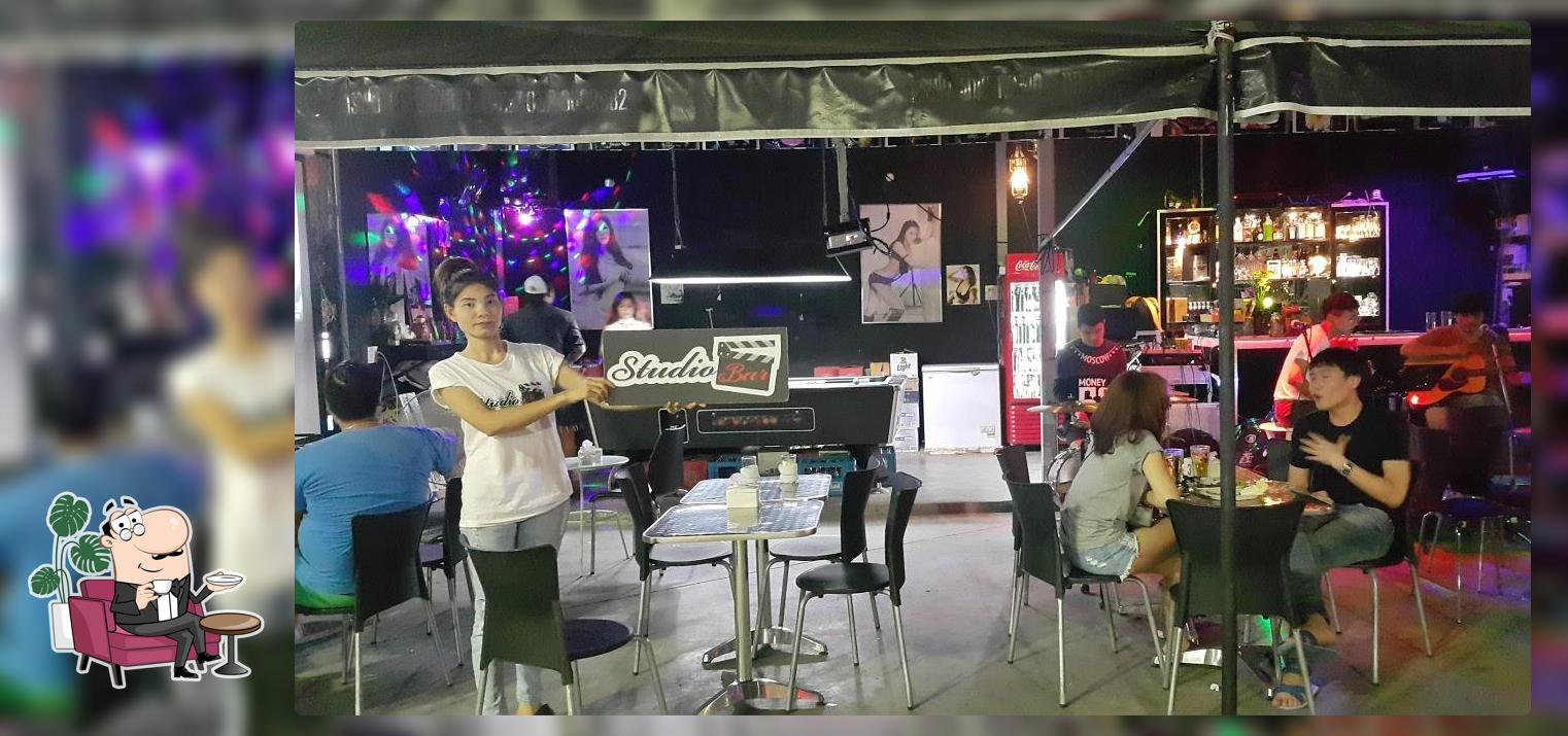 Studio bar, Bangkok, 11 Prasert-Manukitch Rd