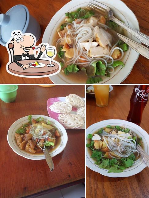 Tahu Campur Pak Kumis rombong biru, Malang - Restaurant menu, prices ...