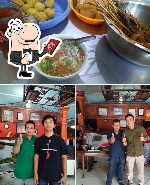 Soto Ayam Khas Semarang Pak Man restaurant, Semarang, Jl. Pamularsih ...