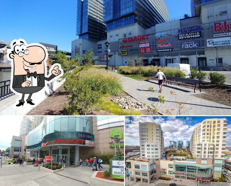 The Shops at SkyView in New York City - Restaurant reviews
