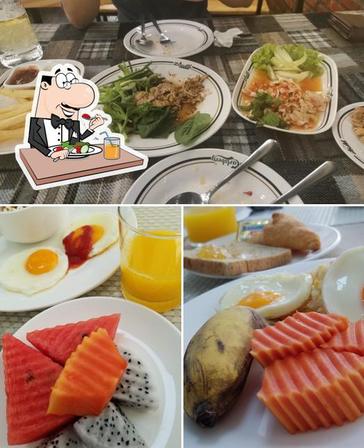 Pathe, Bangkok - Restaurant menu, prices and reviews