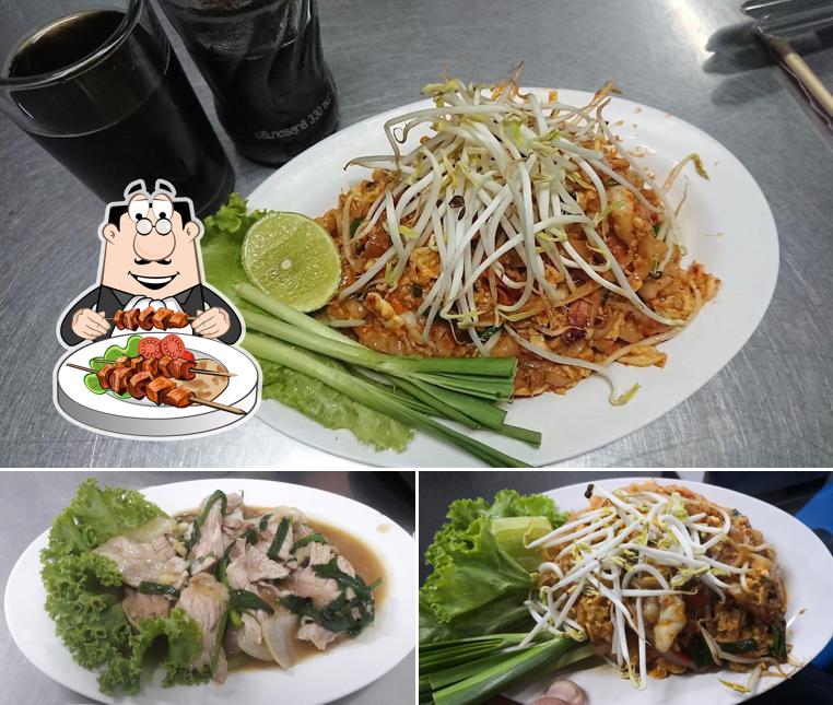Jaekoy เจ๊ก้อย ส้มตำอาหารอีสาน เพชรบุรี12 (สาขา1), Bangkok - Restaurant ...