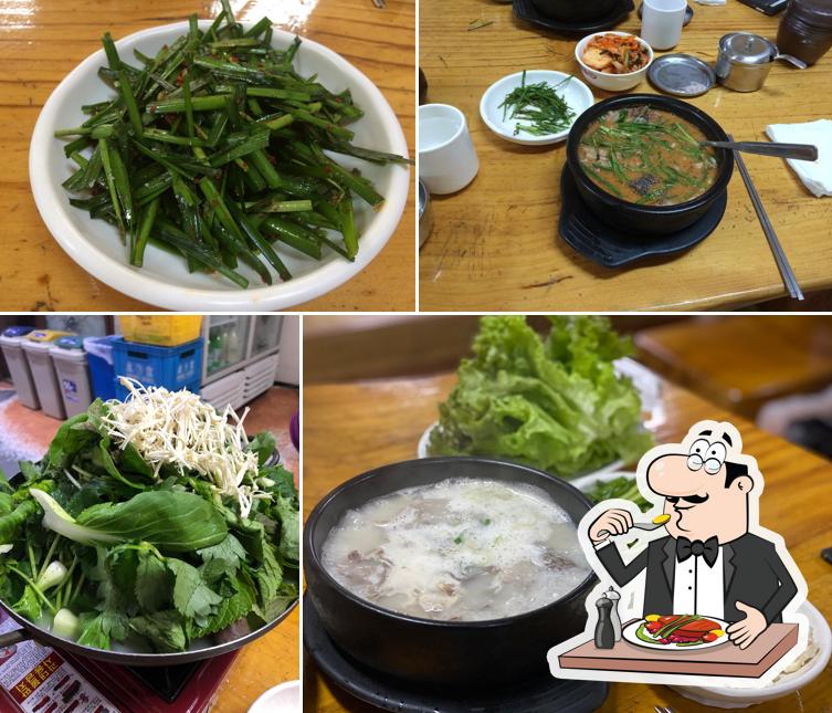 신동순대국, Suwon-si, Mangpo - Restaurant menu, prices and reviews